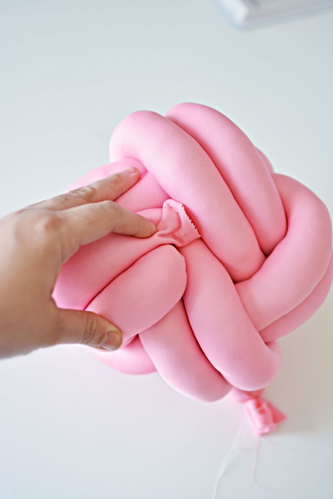 DIY Knot Pillows Tutorial » Little Inspiration