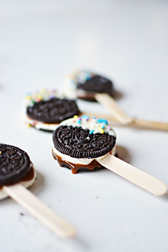 Oreo Dulce De Leche Fluff Pops » Little Inspiration